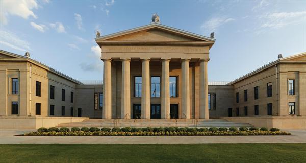 Classicism and symmetry – Groupbuilding